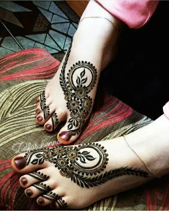 24+ Latest Mehndi Designs For Legs 2024
