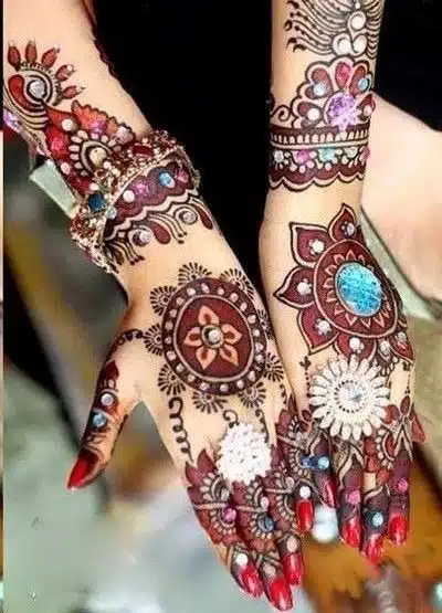 25+ Trendy Stone Studded Mehndi Designs 2024