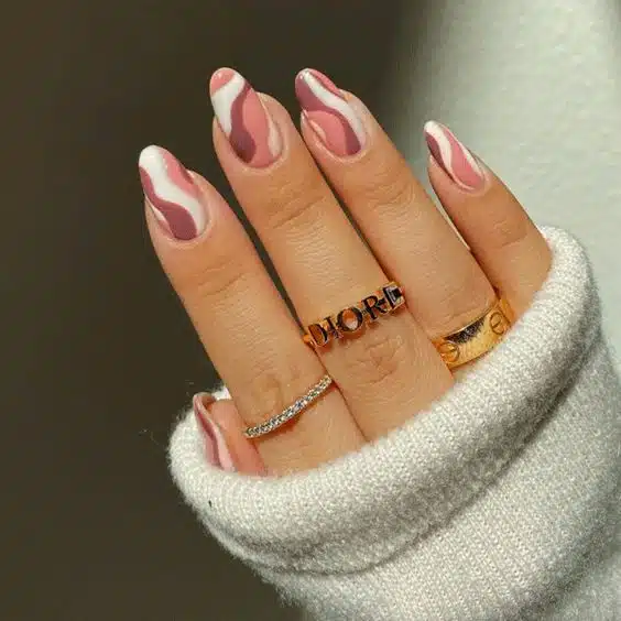 20+ Stunning Squiggle Nail Design Ideas 2024