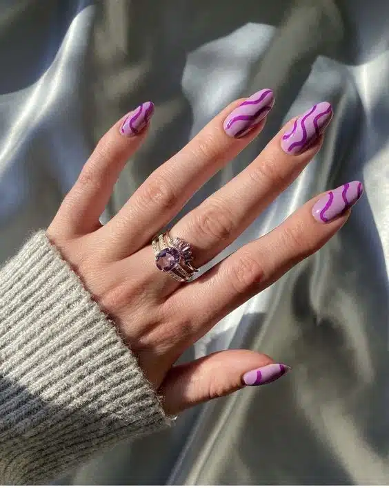 20+ Stunning Squiggle Nail Design Ideas 2024