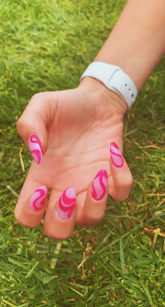 20+ Stunning Squiggle Nail Design Ideas 2024