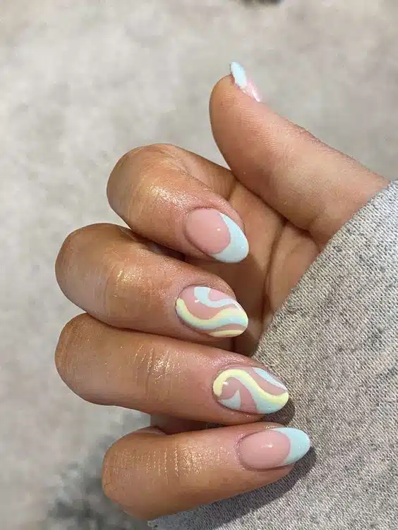 20+ Stunning Squiggle Nail Design Ideas 2024