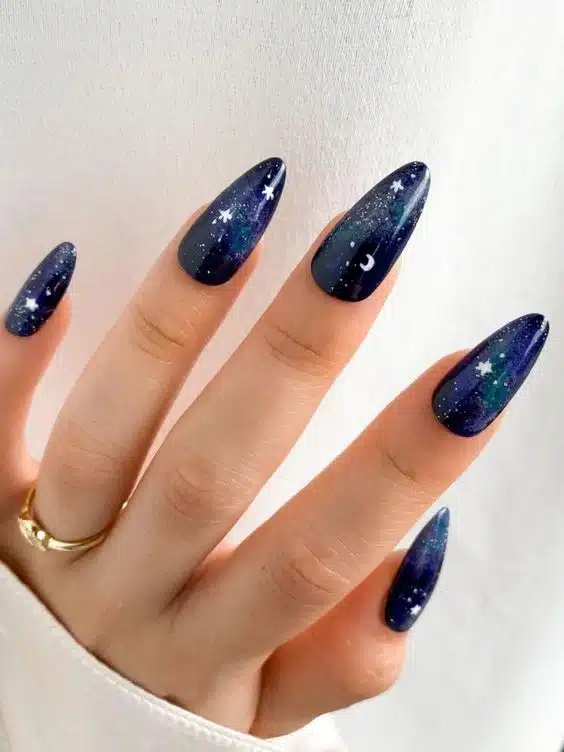 50+ Beautiful Dark Nail Designs 2024