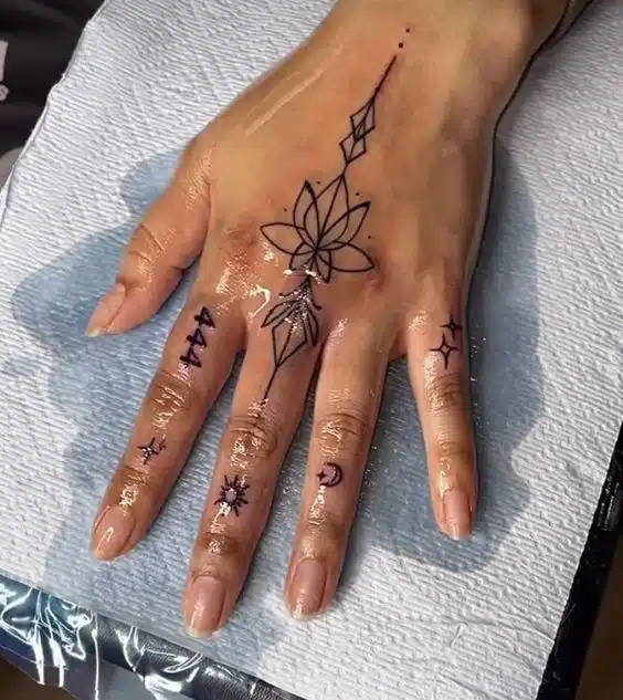 56+ Beautiful Dope Hand Tattoos For Women