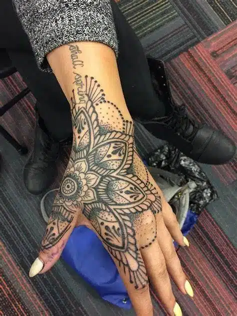 56+ Beautiful Dope Hand Tattoos For Women